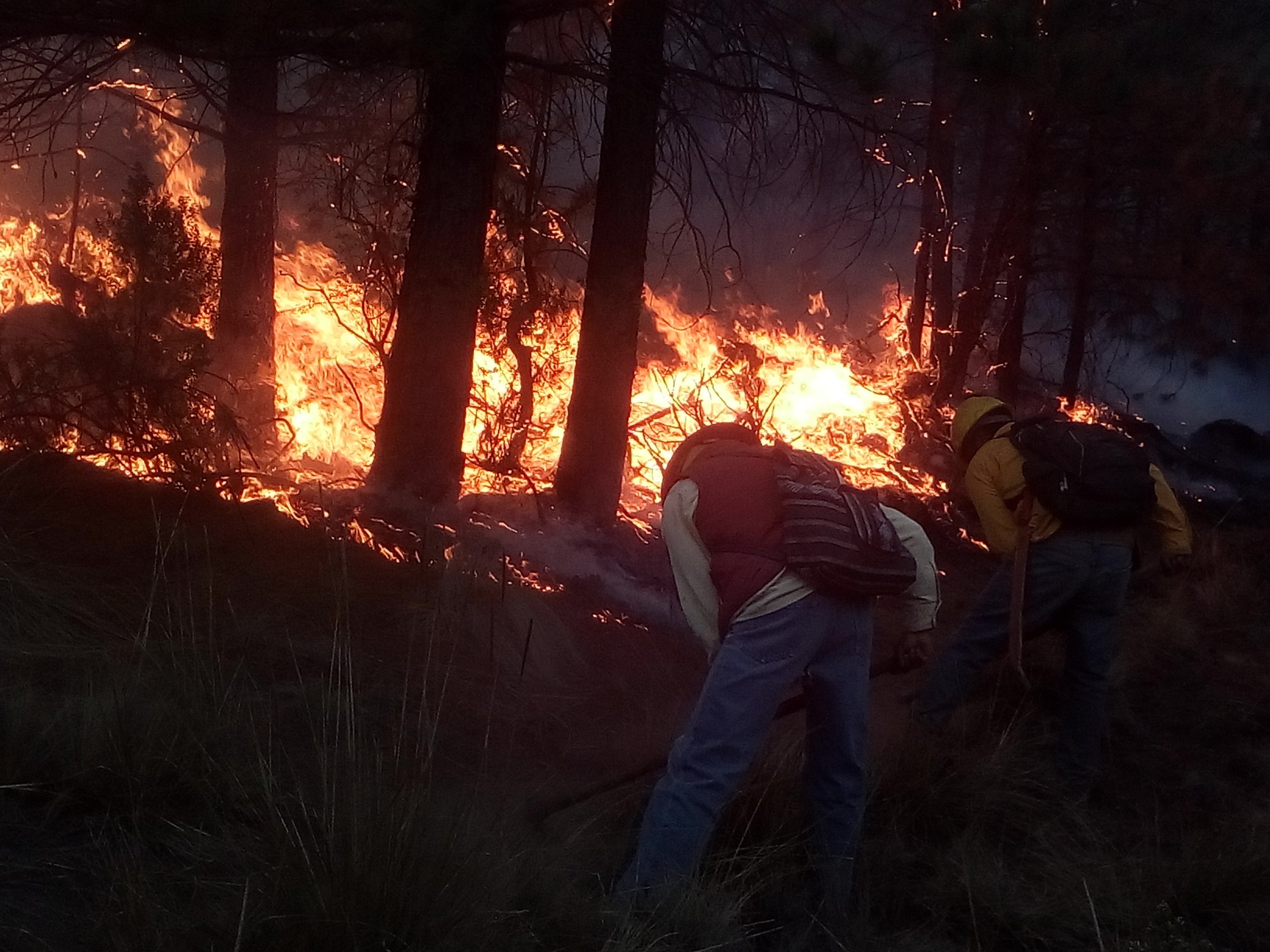 Sin control incendio en ‘El Pico’
